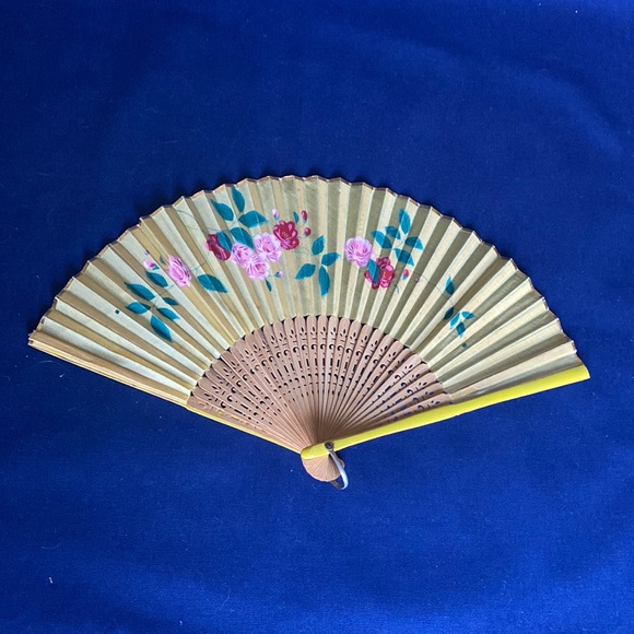 Accents | Vtg Made In Occupied Japan 19451952 Hand Painted Paper Fan On ...